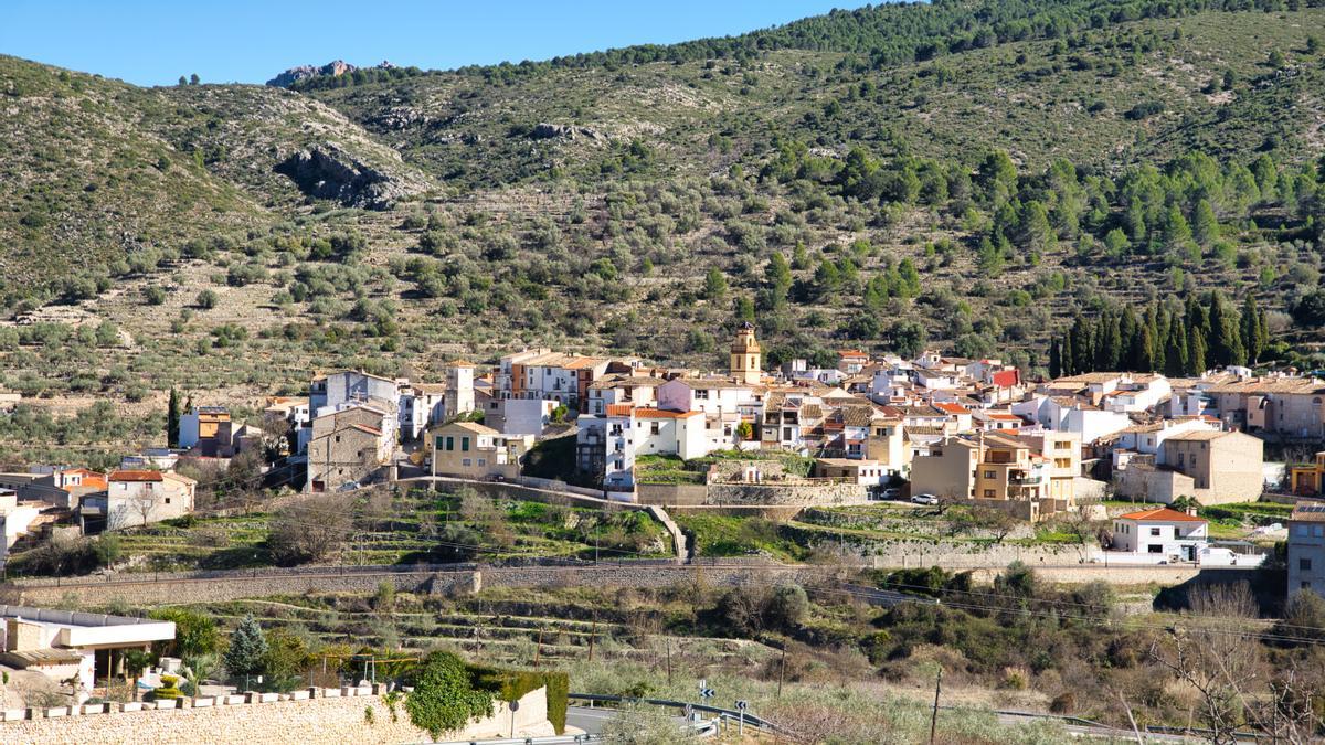 Castell de Castells: abrigos naturales y pinturas rupestres