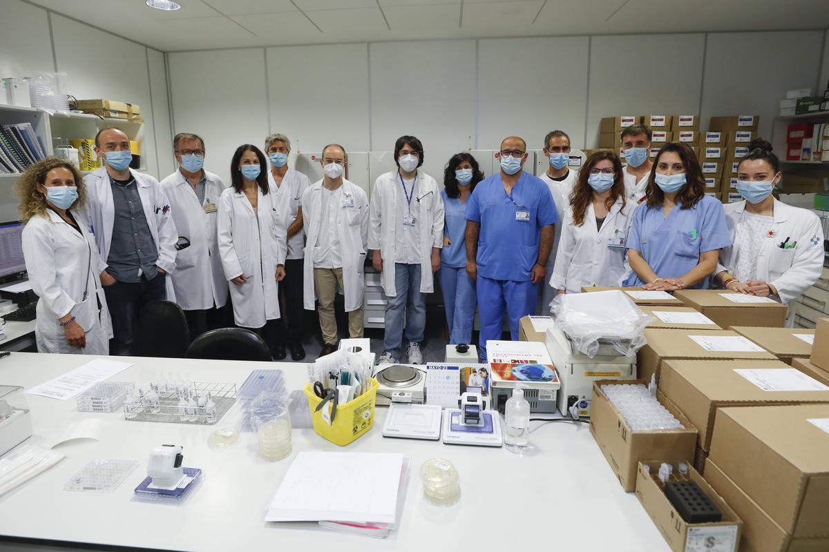 Así trabaja la brigadilla del HUCA que combate las bacterias más ...