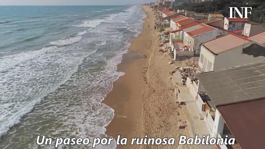Guardamar recupera 180 metros de la playa de Babilonia y la duna móvil