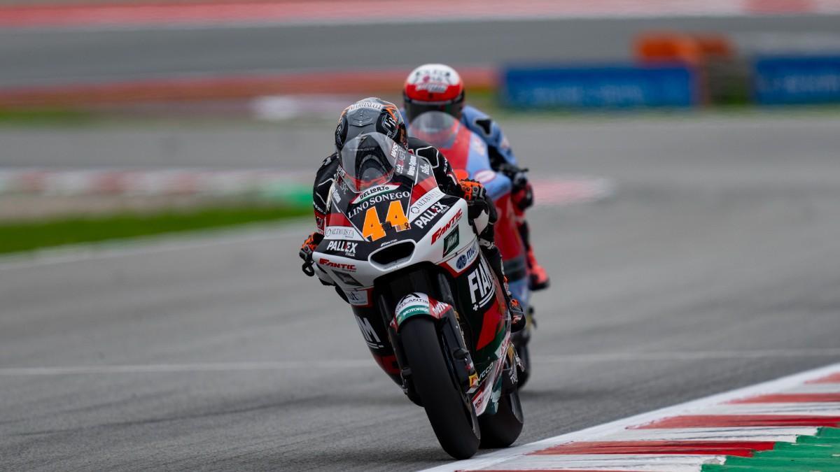 Aron Canet empieza dominando en Moto2