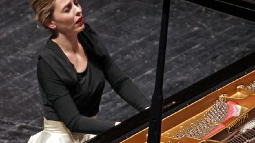 Concierto de la pianista Judith Jáuregui en el Teatro Principal