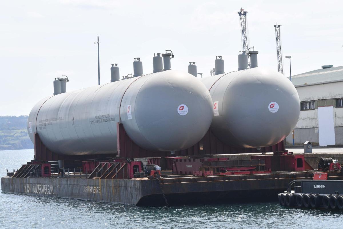 Puerto de A Coruña: ¿Qué son los grandes depósitos que surcaron las ...