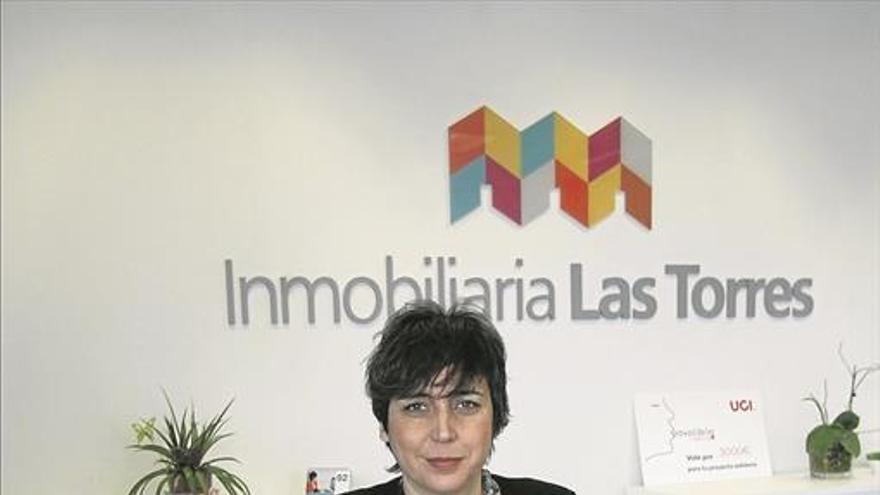 Ángela Sebastián : «Llevamos recogidas 400 mantas para los ‘sin techo’»