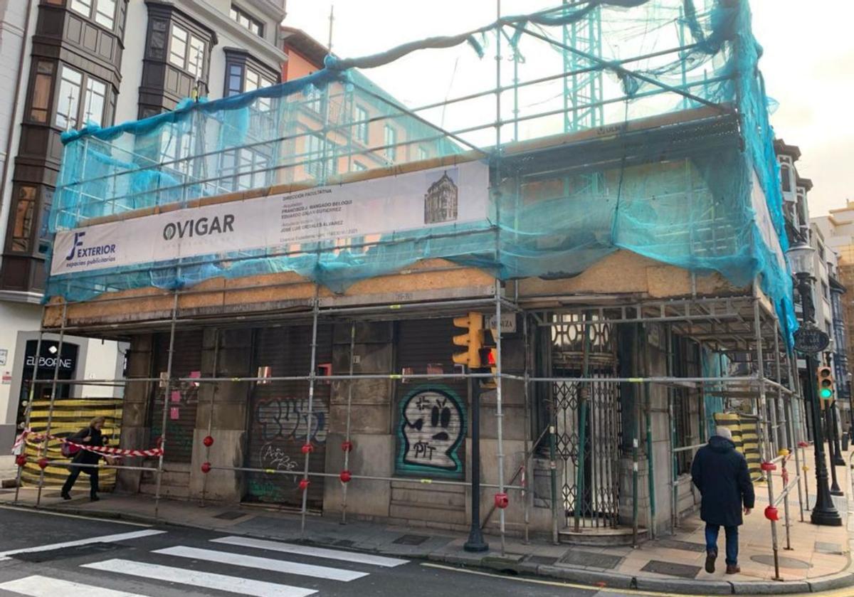 El letargo del edificio de Manuel del Busto en la calle de Los Moros ...