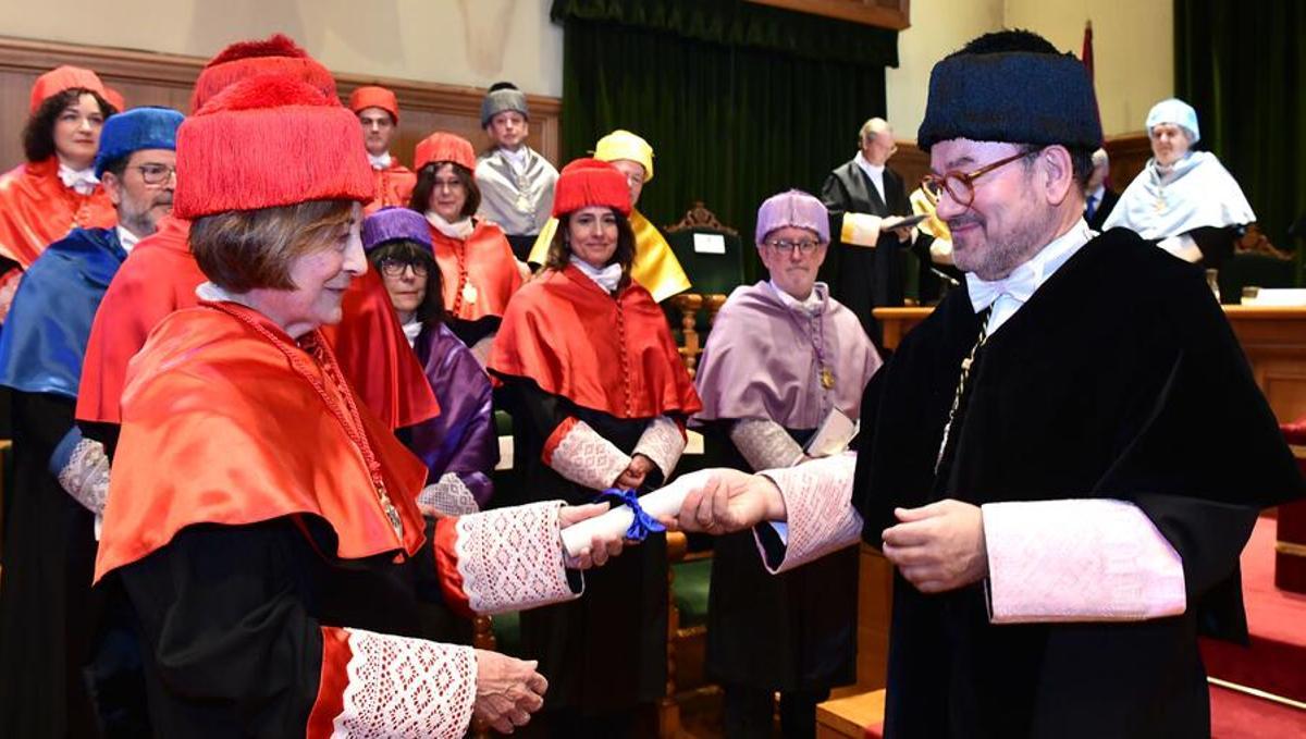 HONORIS CAUSA USC | María Teresa Soler Roch e Duarte Nuno Vieira, novos ...