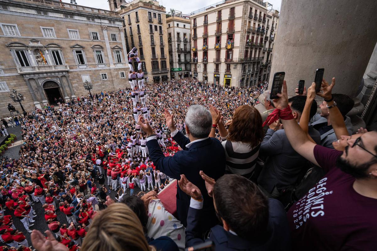 Diada histórica castellera en la Plaça Sant Jaume | Fotos