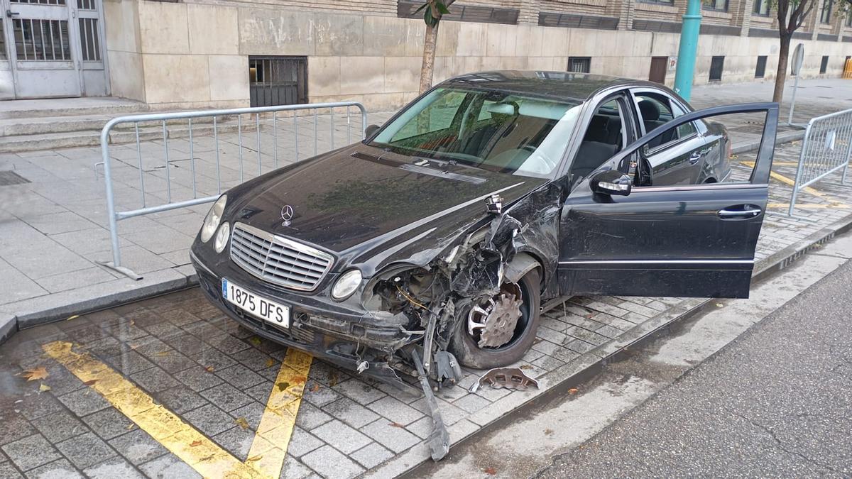 Un choque entre dos turismos deja dos heridos en paseo Echegaray ...