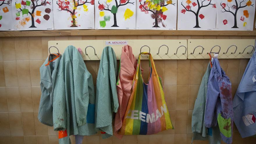 Anar al col·le amb bolquers, pijama o talons de ‘Frozen’: la falta de ...