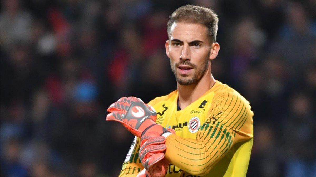 Benjamin Lecomte is the keeper who could replace Cillessen at Barça