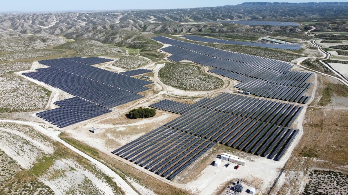Así es la nueva planta solar de la estepa de Zaragoza: propiedad ...