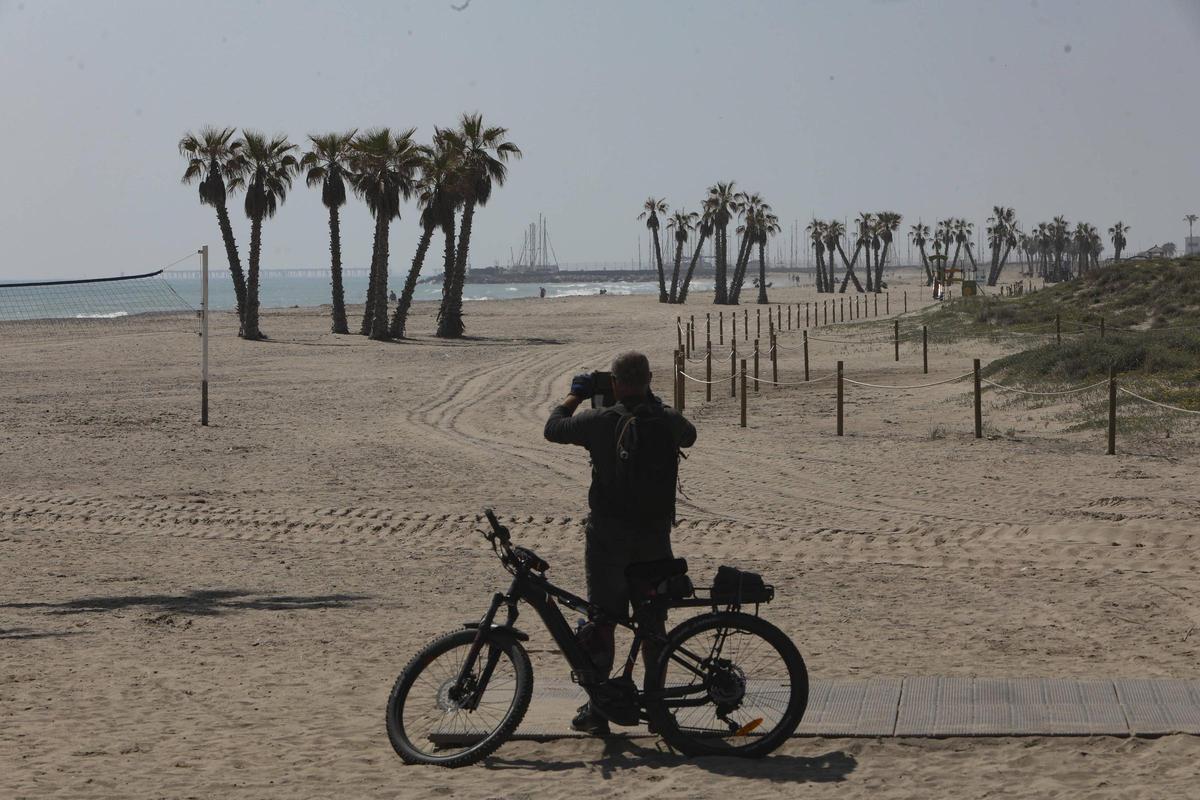 La playa de Canet renueva su Bandera Azul por 34 año consecutivo