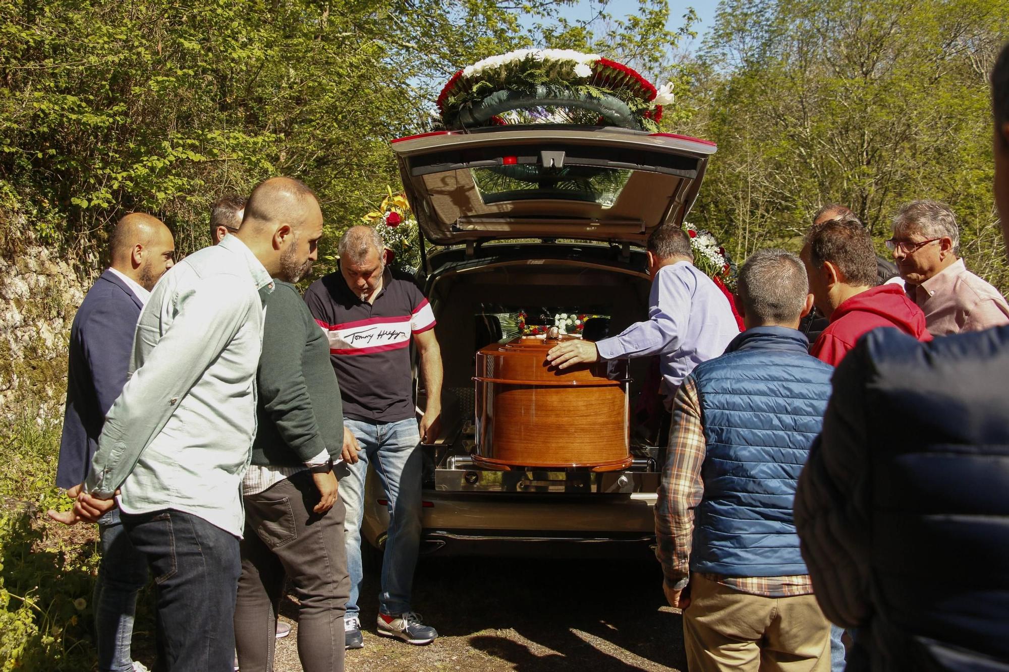 Multitudinario funeral en Grado por Julio César Castrillo, piloto ...