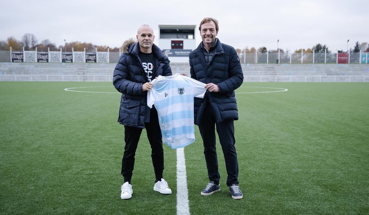 La nueva vida de Iniesta: clases de entrenador en Dubai y gestión de un ...