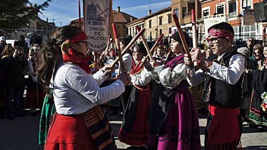 La danza de paloteo, en femenino - La Opinión de Zamora
