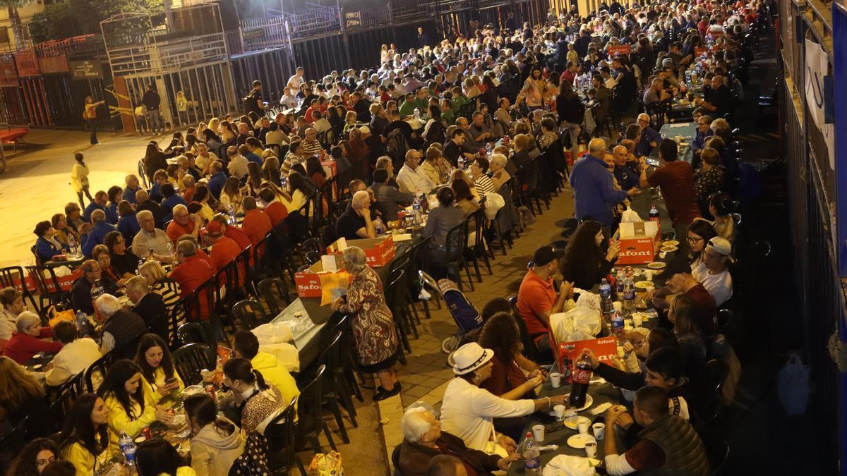 Onda homenajea a sus mayores y comparte mesa en el 'tombet de bou' - El ...