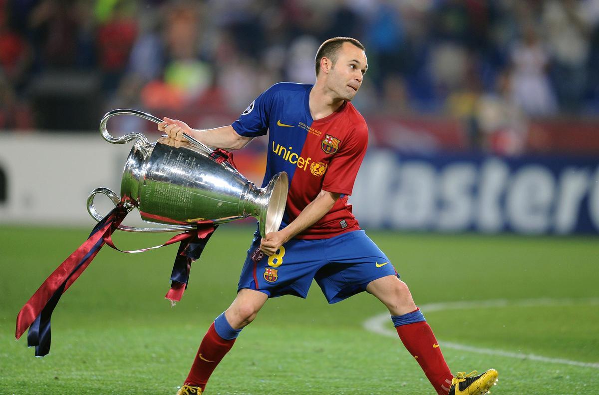 Iniesta cuelga las botas a los 40 años | FOTOS