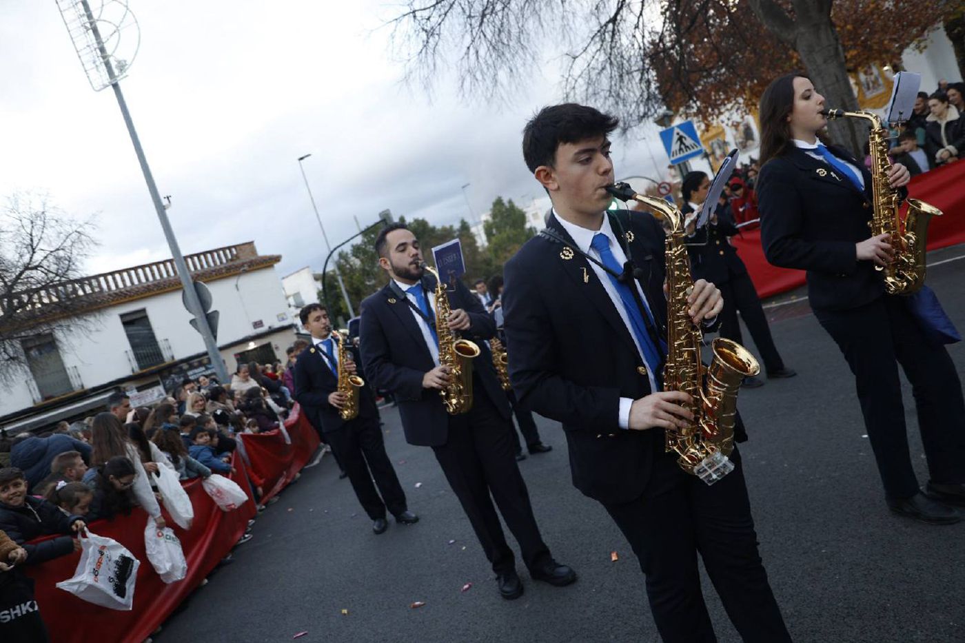 La Cabalgata de los Reyes Magos reparte ilusión por las calles de ...