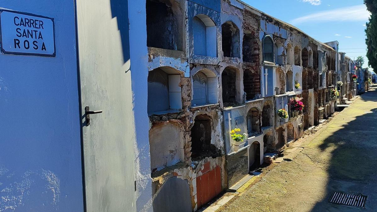 RUINA CEMENTERIO VINARÒS | Vinaròs declarará en ruina una zona antigua de nichos del cementerio