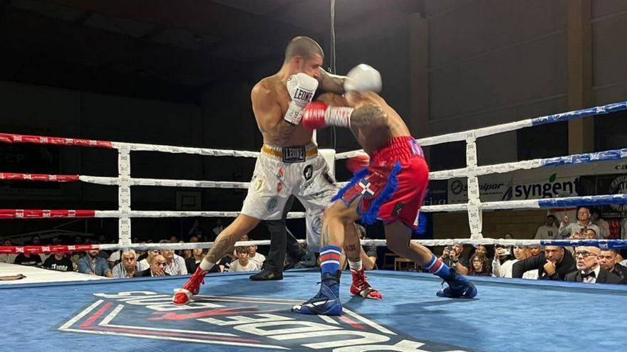 Paran el combate de ‘El Káiser’ a causa de un corte mal sanado