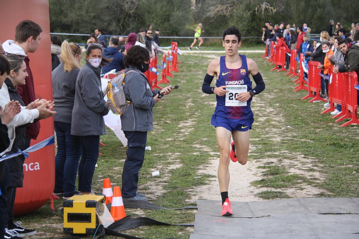 Atletismo | Adrià Ceballos, oro nacional en10.000 metros y mínima para ...