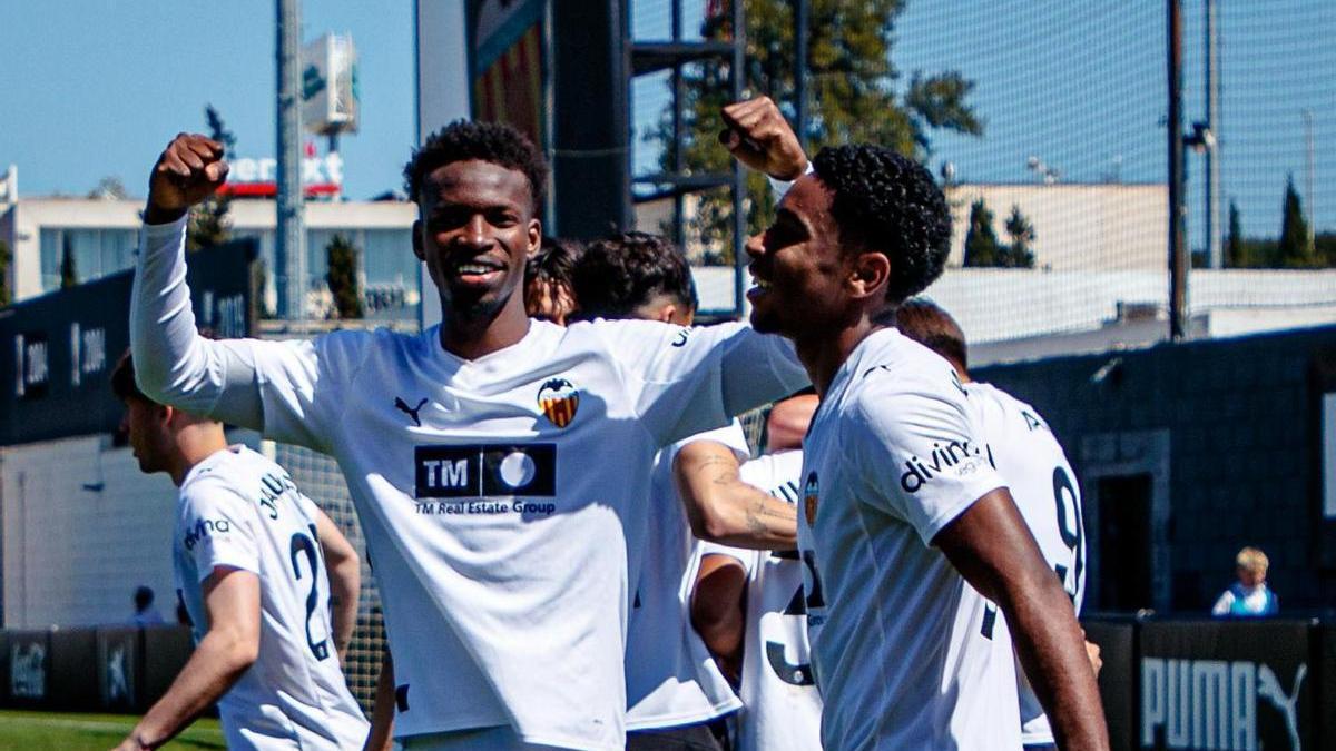 ACADEMIA | Amos Wanjala pisa fuerte en el Valencia CF