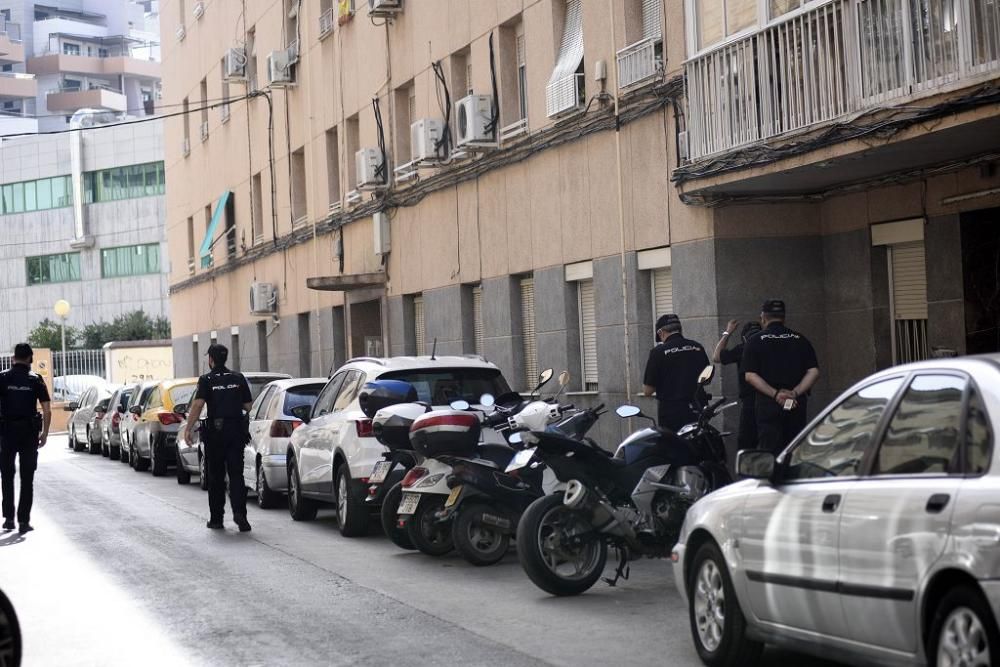 Se Atrinchera Con Su Novia Y Quince Armas De Fuego En Su Casa De Murcia