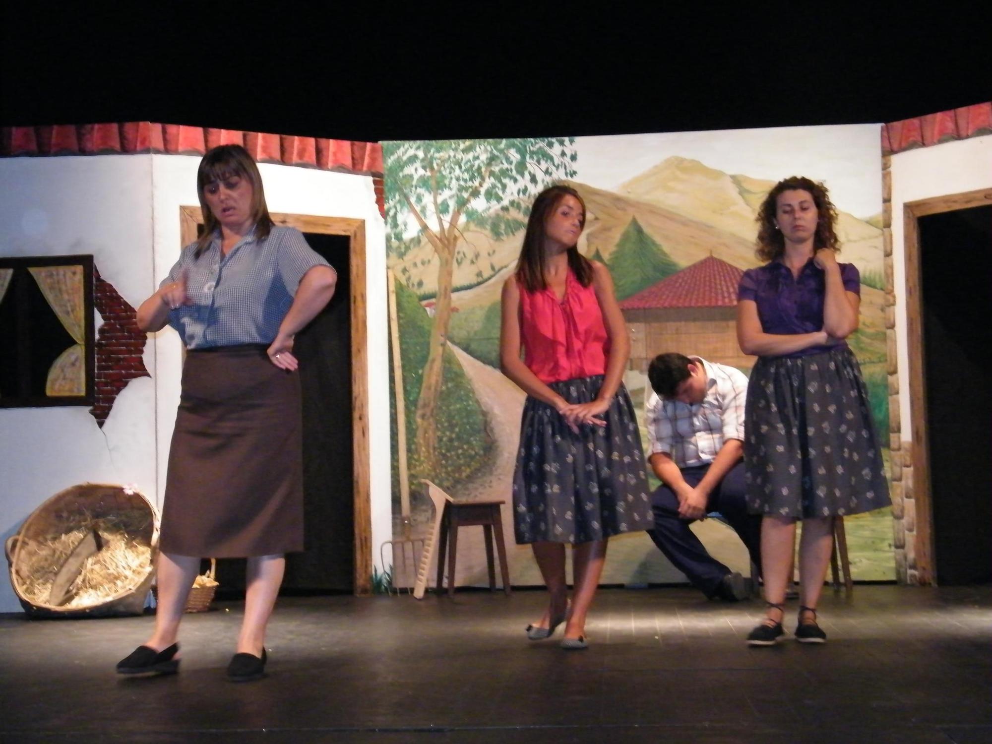 EN IMAGENES: 20 años del grupo de teatro "Santa Bárbara" de Llaranes ...