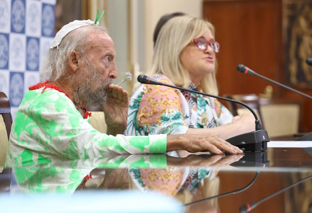 Una exposición en València desnuda a Ripollés, el artista y el personaje