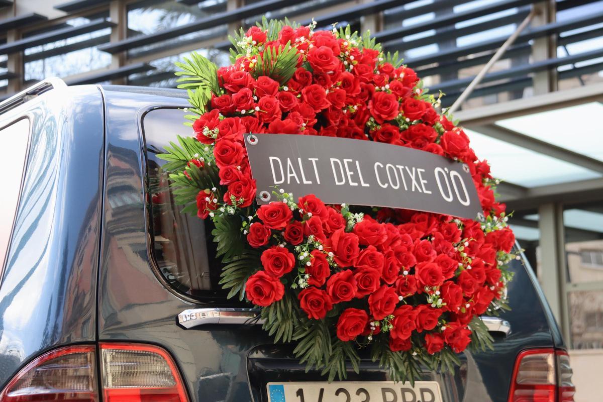 Dos cotxes fúnebres recorreran les carreteres per conscienciar del perill de l'alcohol i les ...