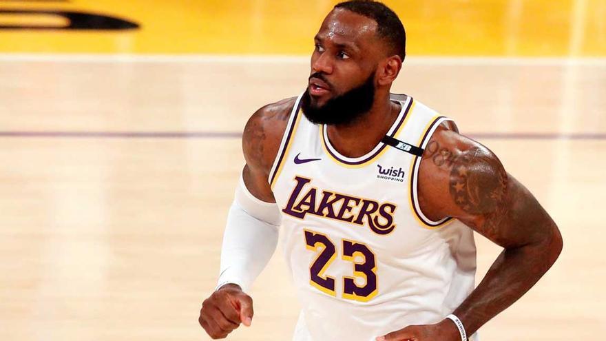 LeBron cambia las Olimpiadas por Bugs Bunny