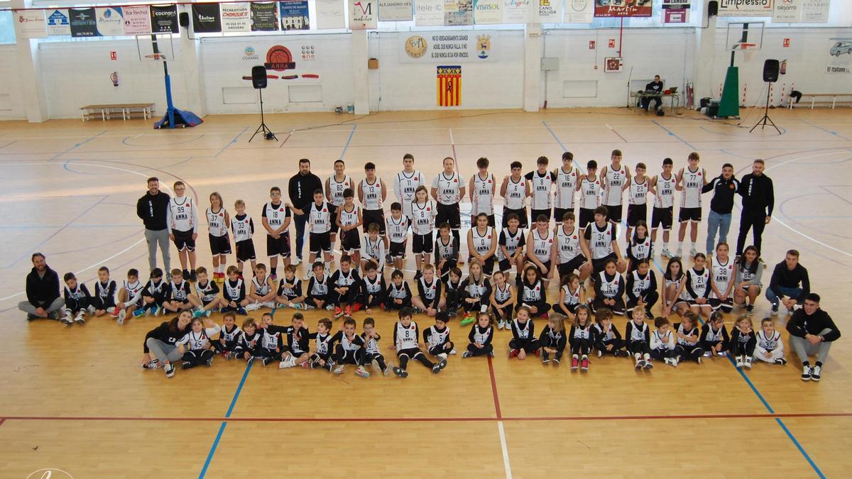 Baloncesto | El CB Anna celebra su presentación más solidaria