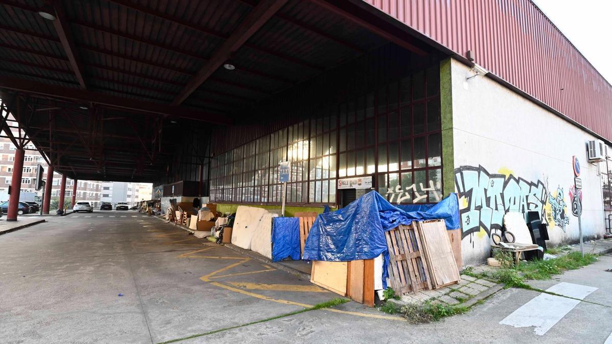 Un hombre herido de gravedad por un apuñalamiento junto a la vieja ...