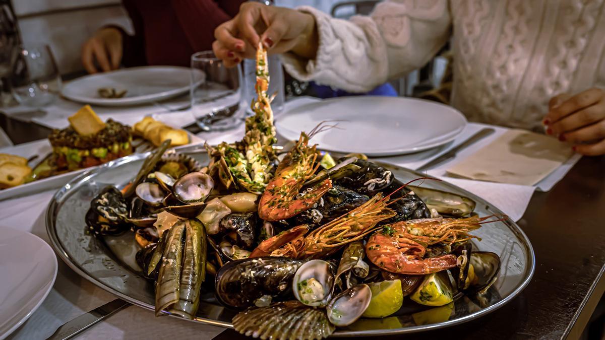 Mariscada a paladas y otros planes en Barcelona para San Valentín