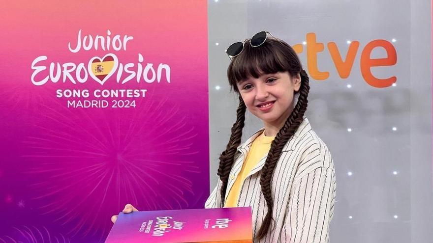 La artista Chloe de la Rosa encenderá la Navidad en Almendralejo desde la plaza de Abastos