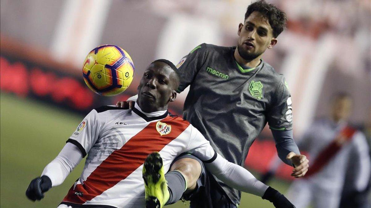 La continuidad de Advíncula en el Rayo queda en el aire