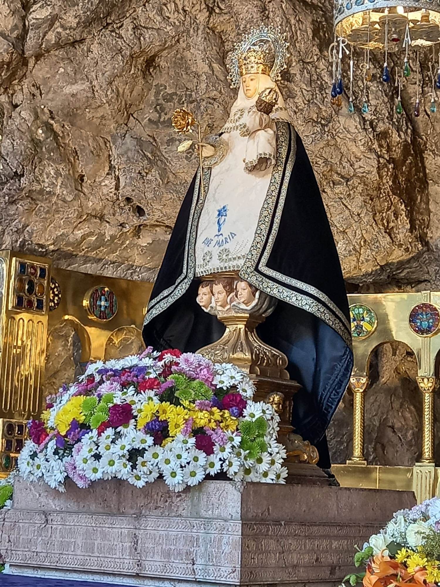 La Santina de Covadonga también está de luto - La Nueva España