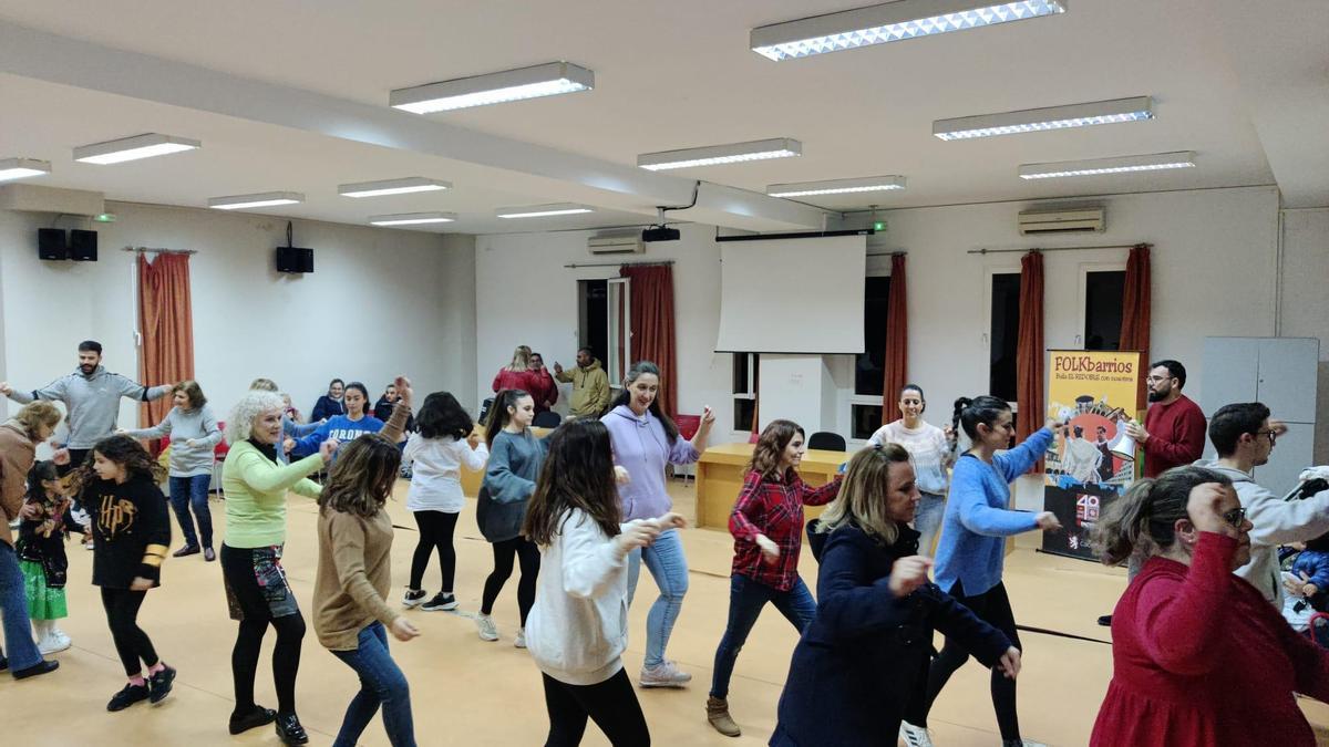 El Redoble ofrece mañana una ronda de villancicos por Cáceres