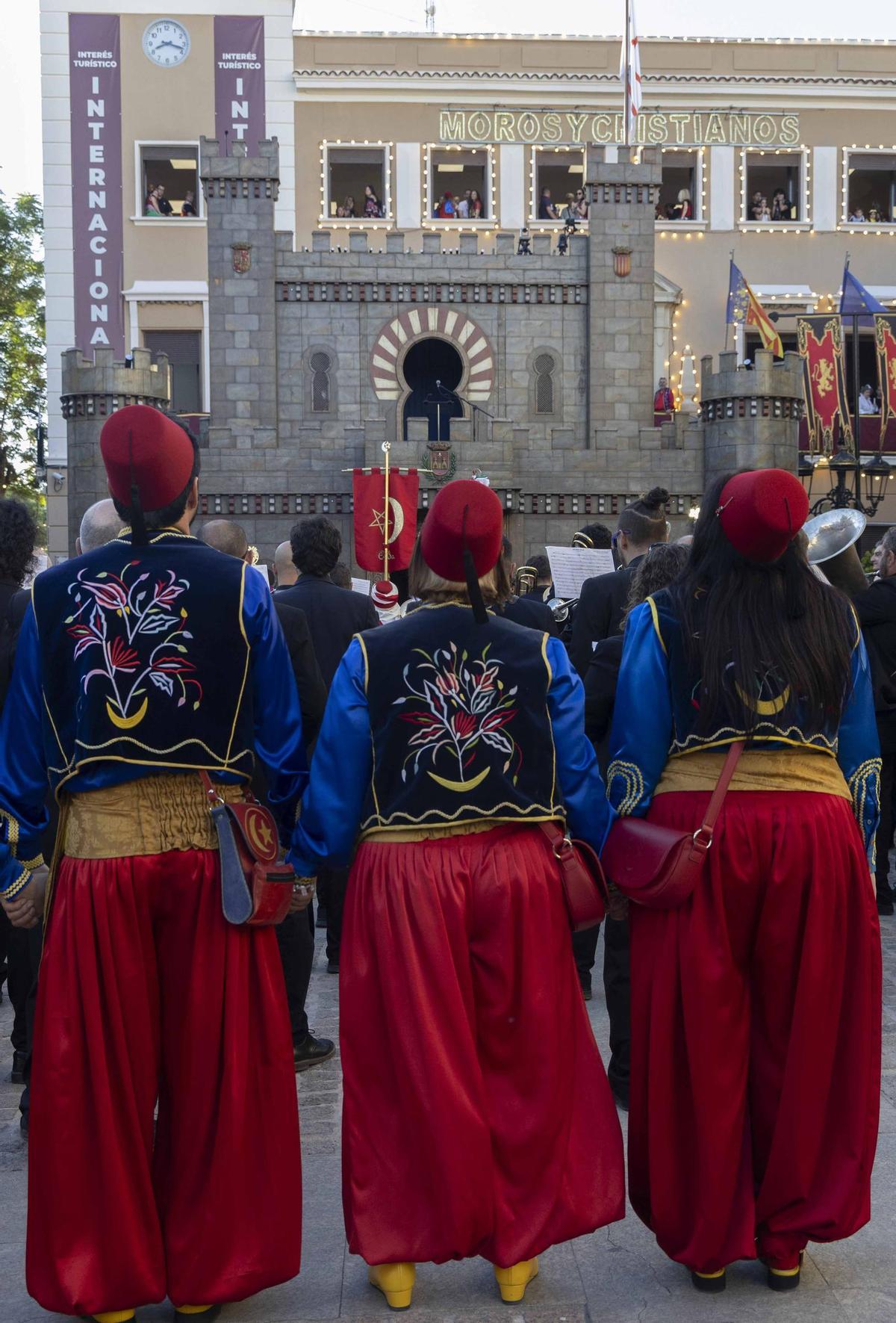 La fiesta estalla en Elda con el pasodoble "Idella"