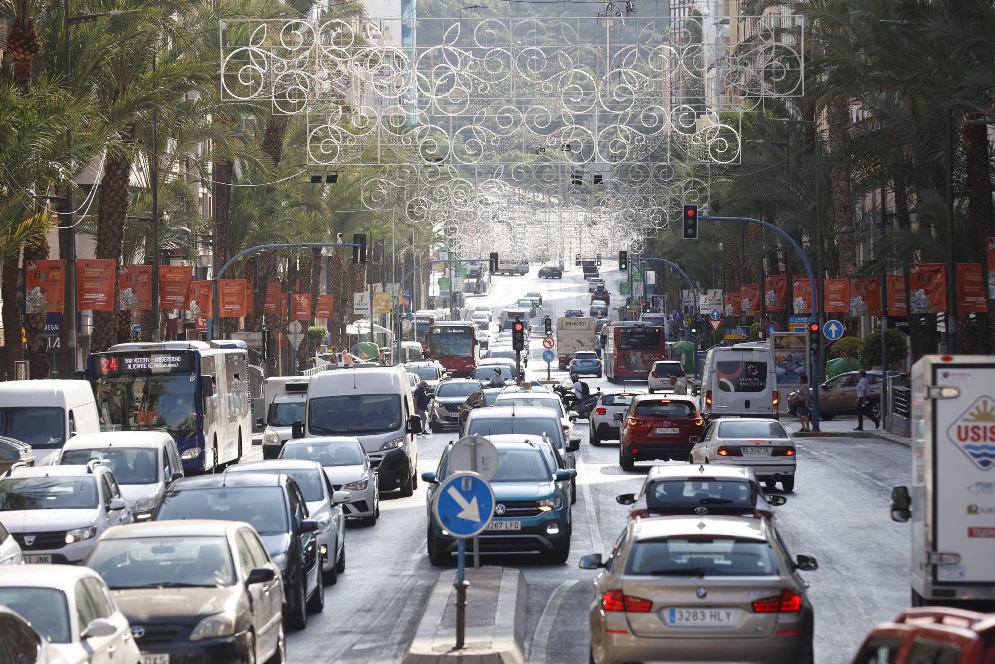 Monumentales atascos a primera hora de la mañana hoy en Alicante