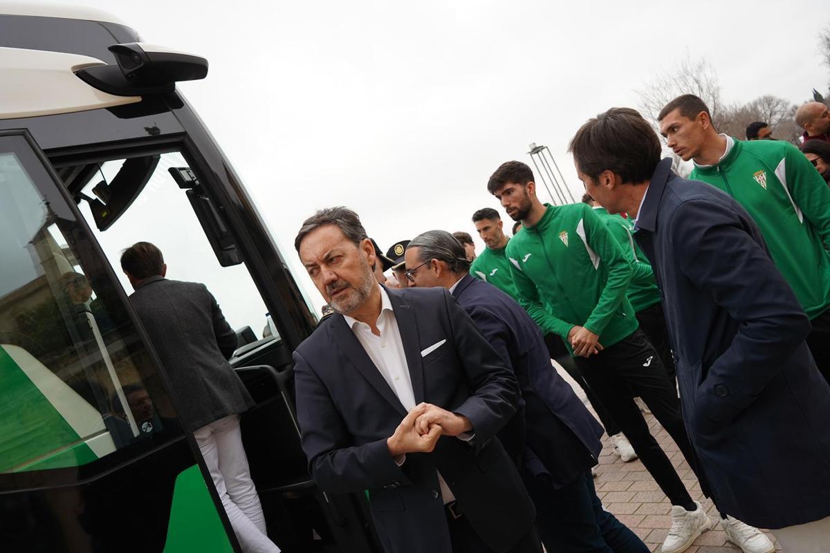 El Córdoba CF estrena autobús oficial - Diario Córdoba
