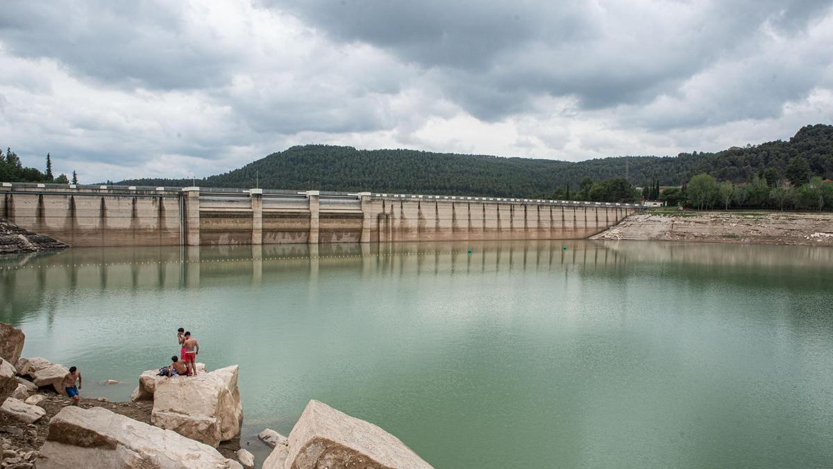 El 30% dels municipis de la regió central gasten més aigua del que tenen permès
