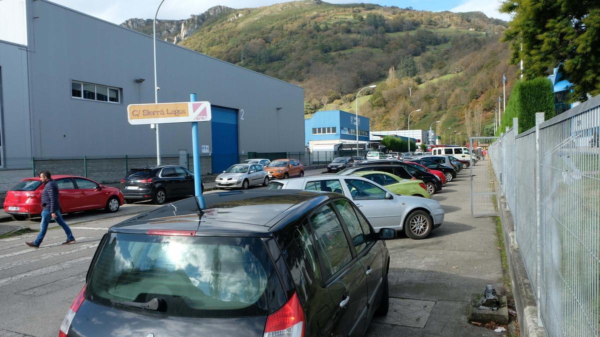 Detenido tres veces en un mes por robar en el interior de coches en Mieres