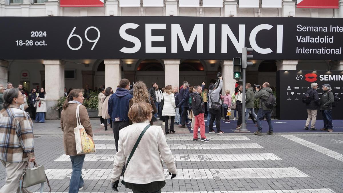 Un semáforo al ritmo de la "Chica yeyé"