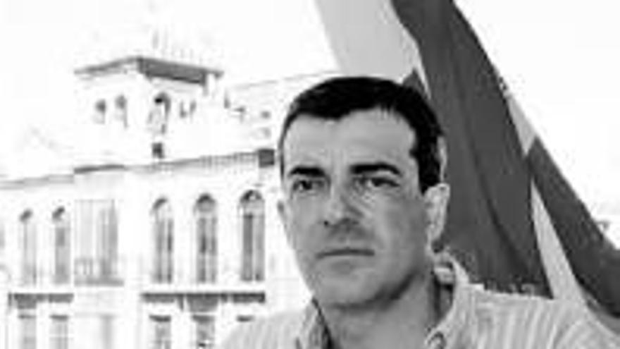 Alberto Astorga: "Estamos buscando un espacio cerrado para los mercadillos"