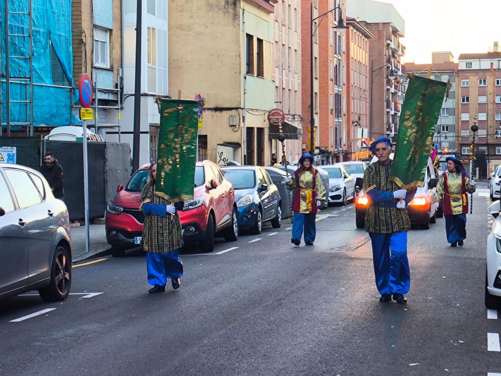 Aliatar visita El Coto para recoger las cartas de regalos (en imágenes)