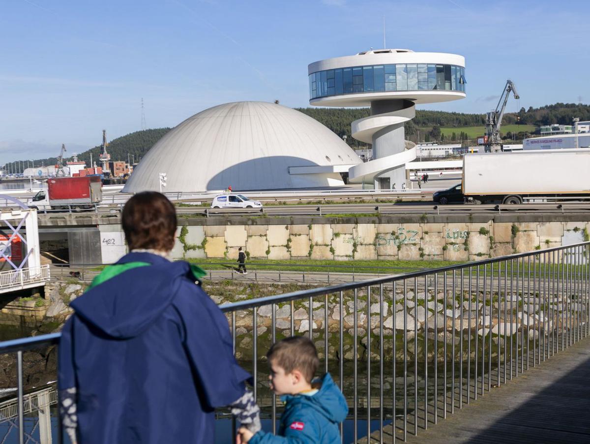 Idonial busca el modo de revestir la cúpula del Niemeyer para que ...