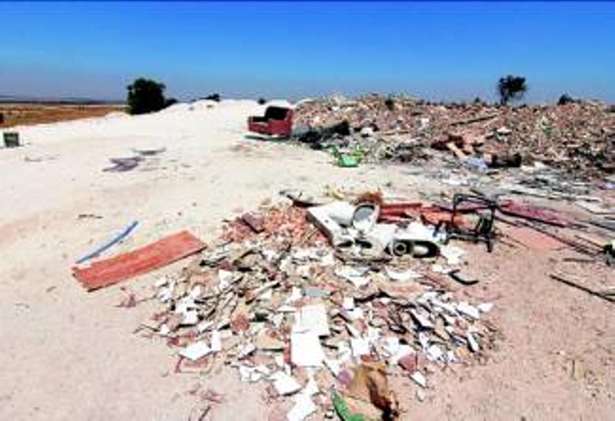 El punto temporal de acopio de ripios de Badajoz aún no funciona en ...