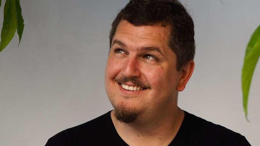 Ben Clark, poeta: "La verdadera poesía es terrorífica en sí misma"