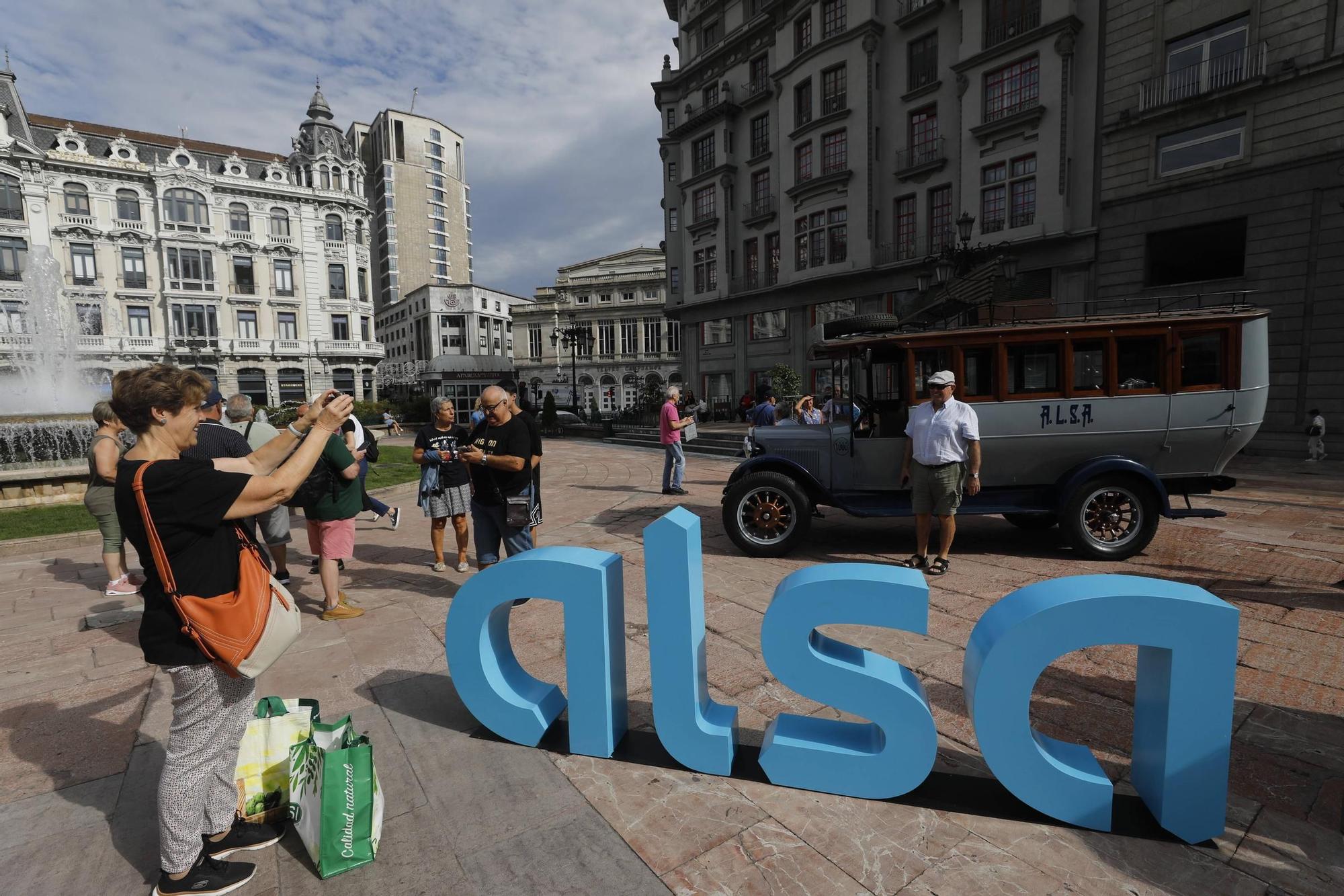 ALSA celebra su 100 aniversario en la Plaza de la Escandalera de Oviedo