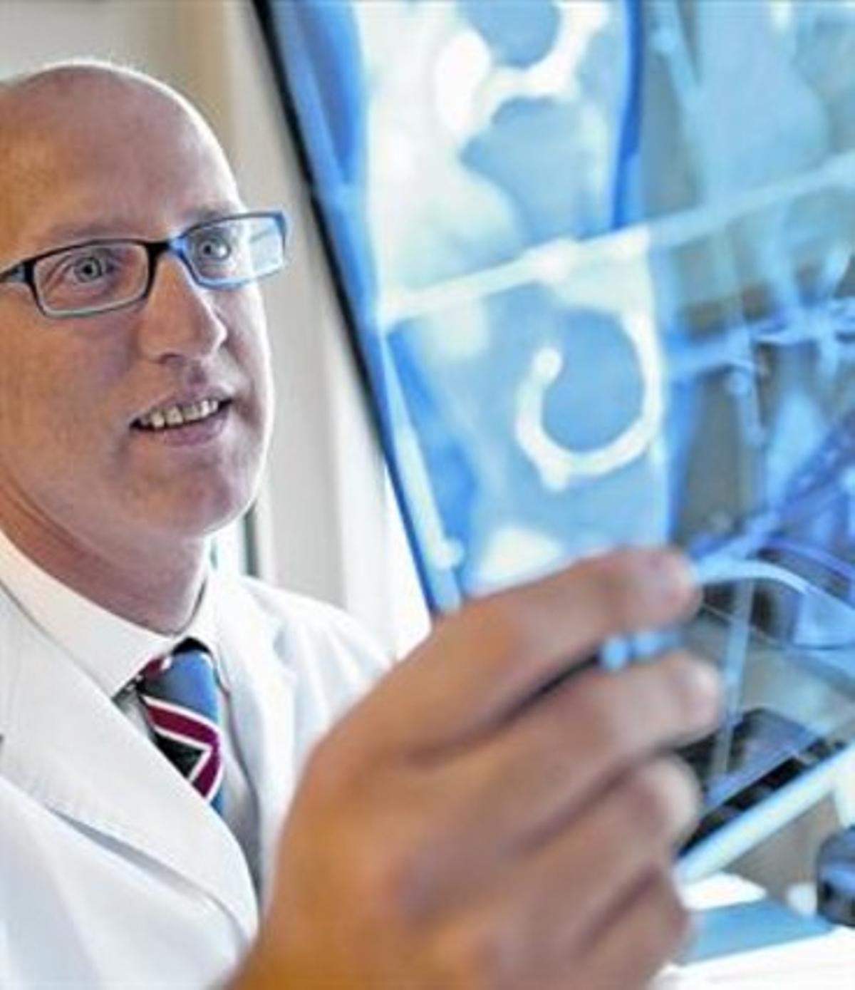 L'artrosi de maluc tortura persones grans i joves